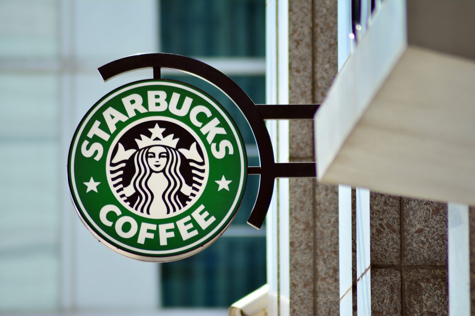 Starbucks Workers Sue Over Company’s New Dress Code