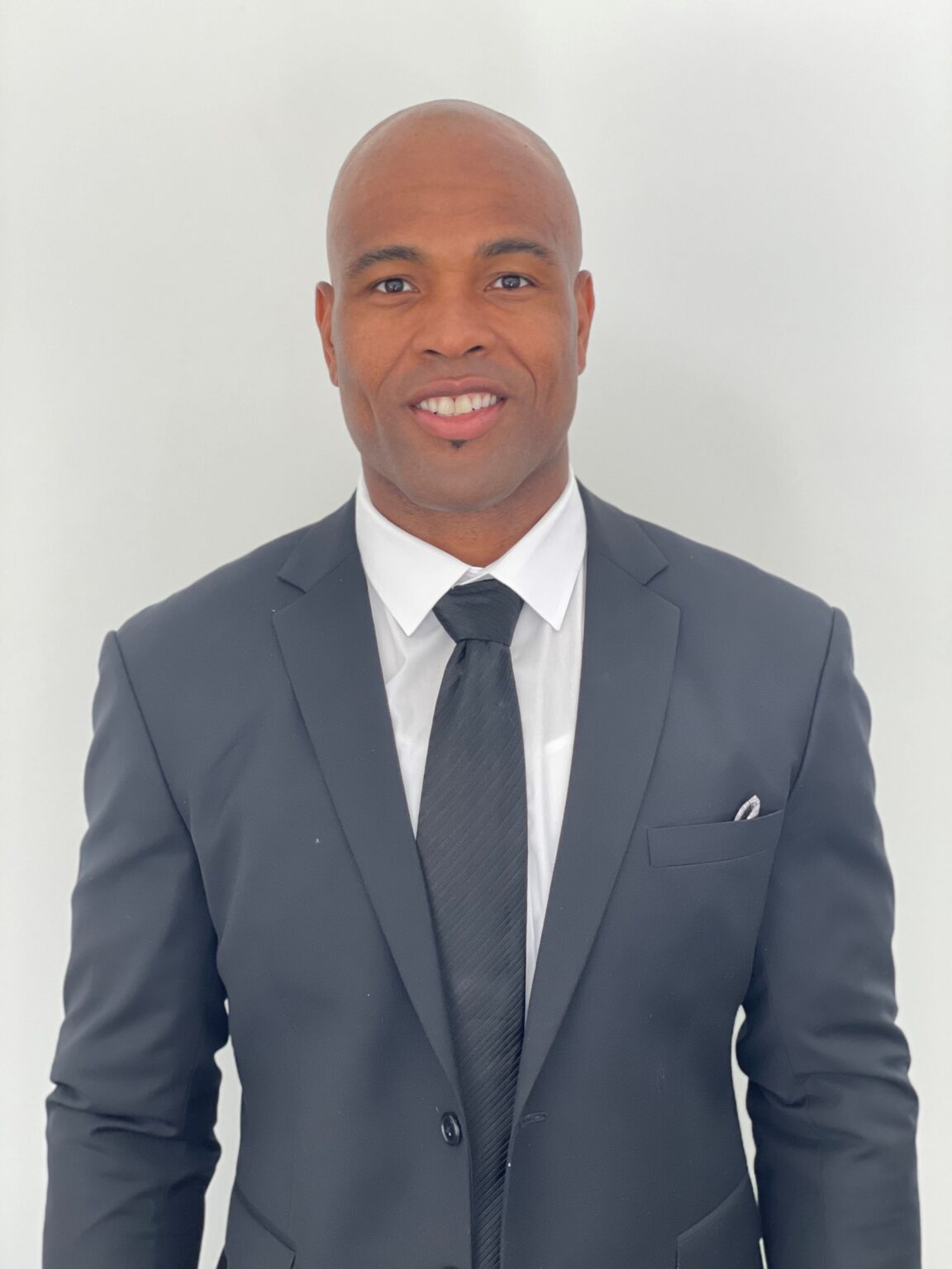 People Moves: Hapworth to Lead Amwins’ AEU; Former NFLer Ayodele Joins ...