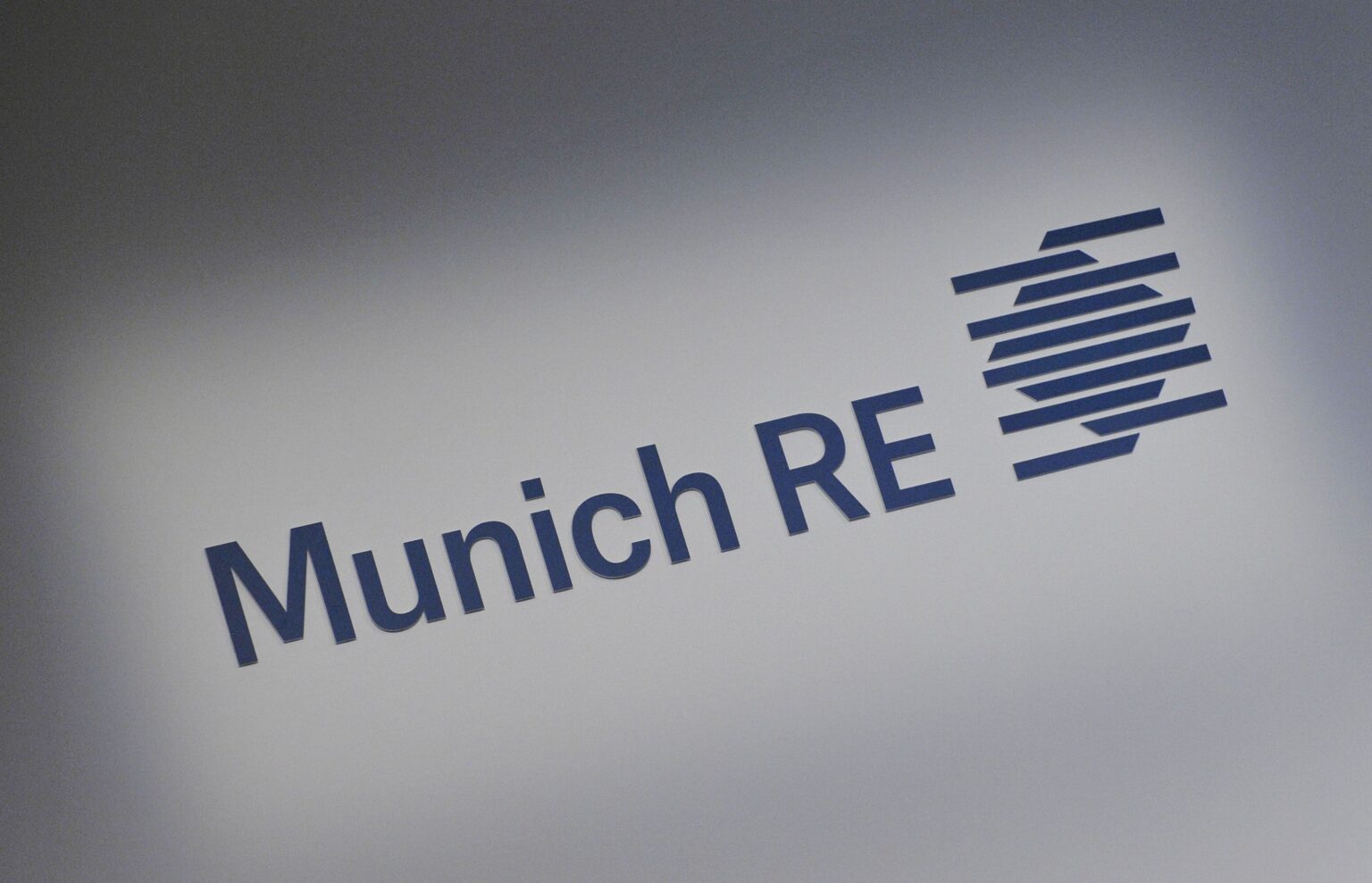 Munich Re Plans to Return €5.3 Billion to Investors