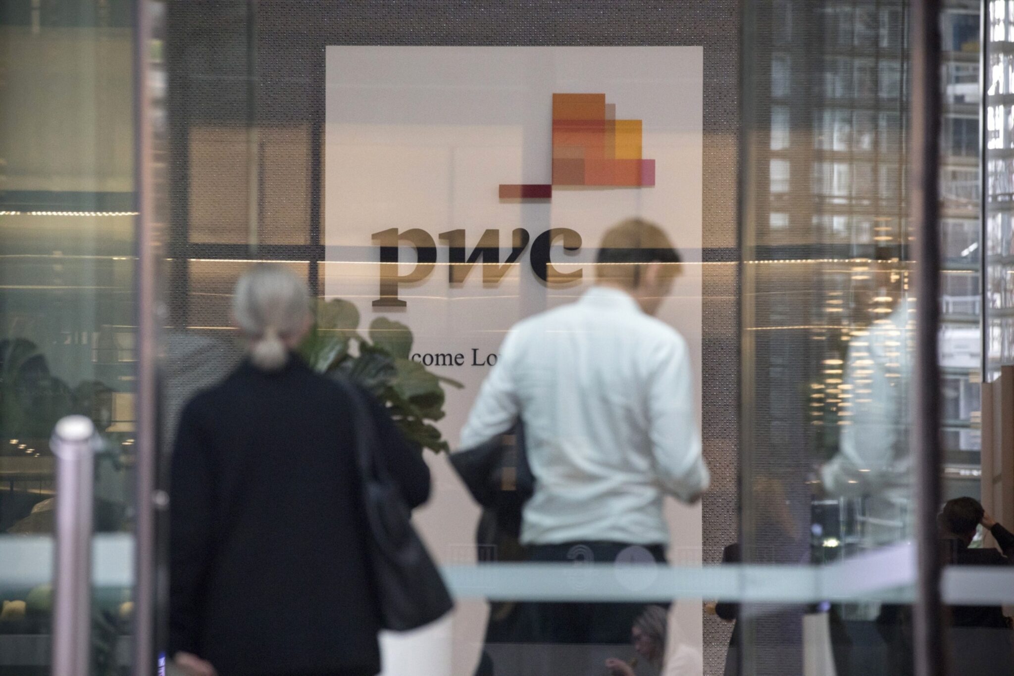 PwC’s AI Chief Says Firm Has Cut Prices as Tech Saves Staff Time