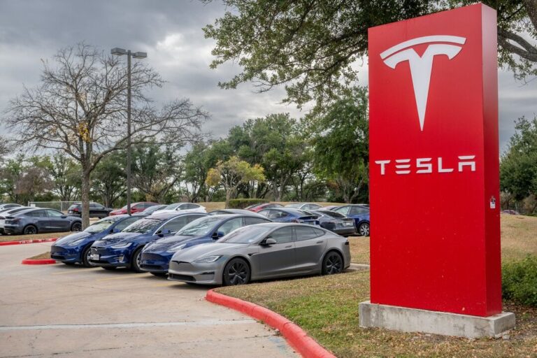 Tesla Settled Suit Over Autopilot Crash With Truck Crossing Highway