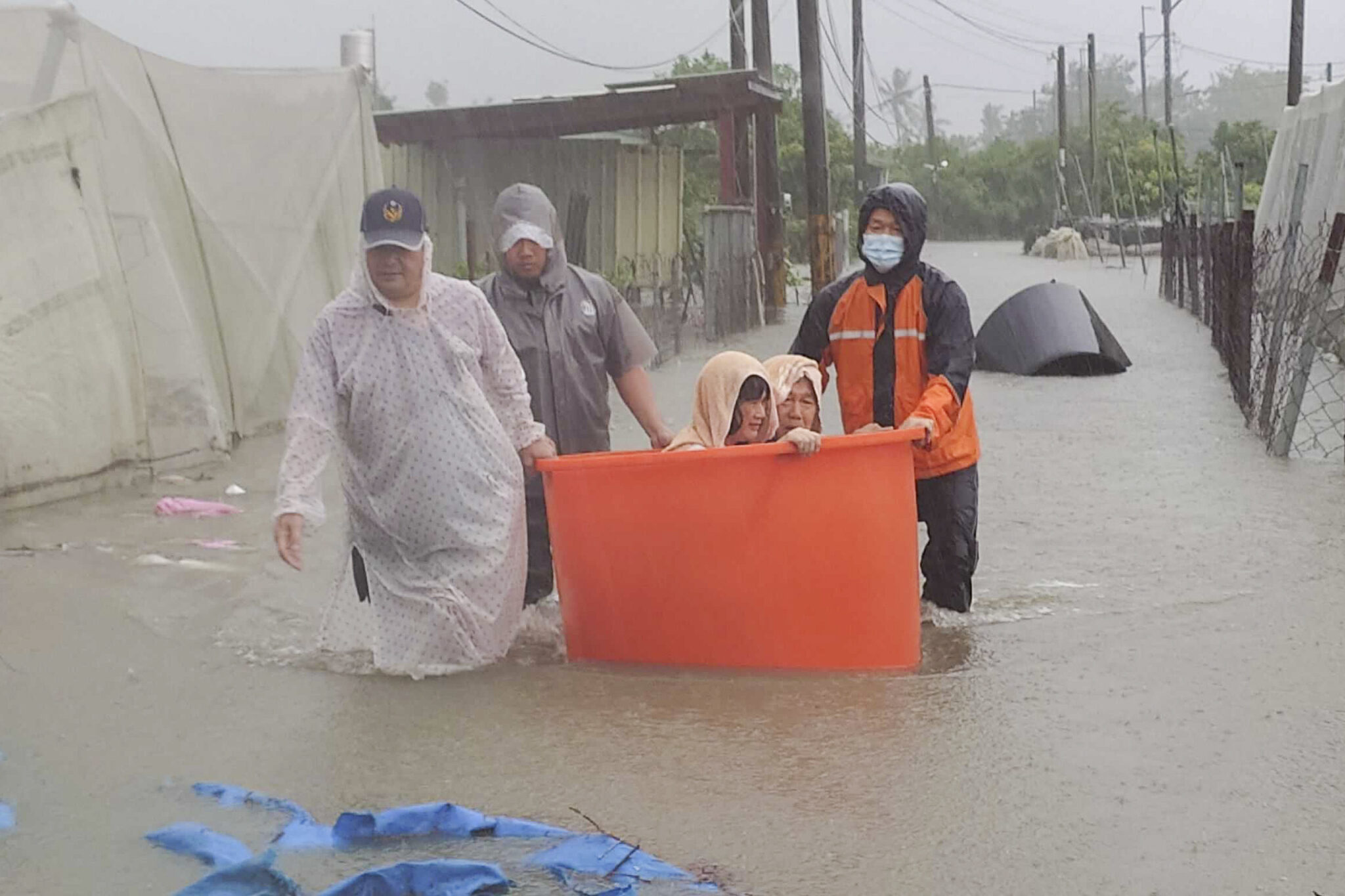 Typhoon Gaemi Lashes Southeast China After Pounding Taiwan, Flooding ...