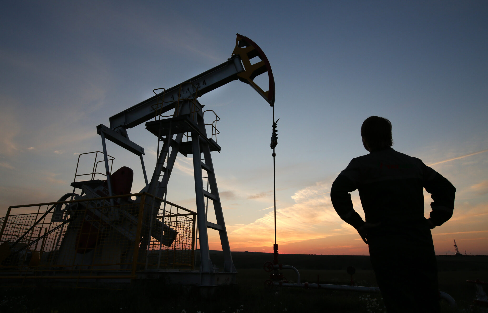 UK Targets Russian Oil Trading ‘Lynchpins’ With Sanctions