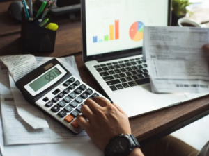 How Are Insurance Agent Commissions Calculated?