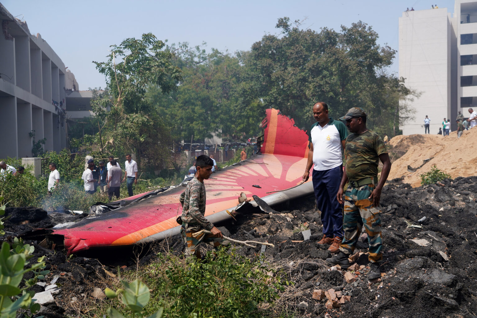 Air India Crash Points to Cockpit Confusion as Fuel Flow Cut Out