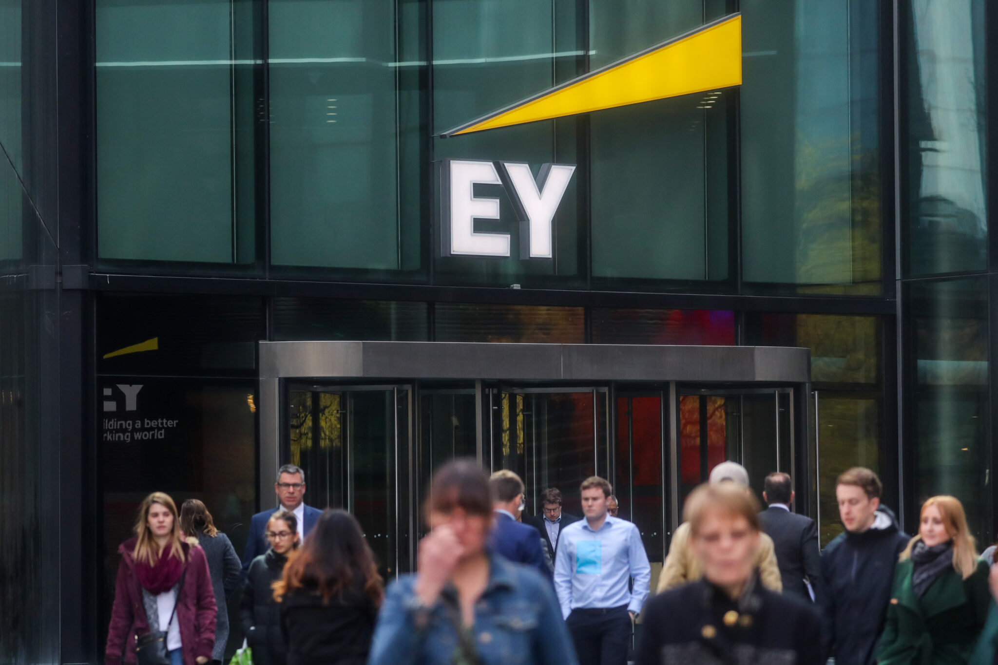 Credit Fund’s Collapse Leads to $1 Billion Lawsuit Against EY