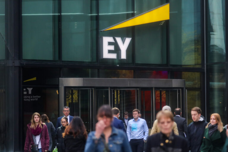 Credit Fund’s Collapse Leads to $1 Billion Lawsuit Against EY