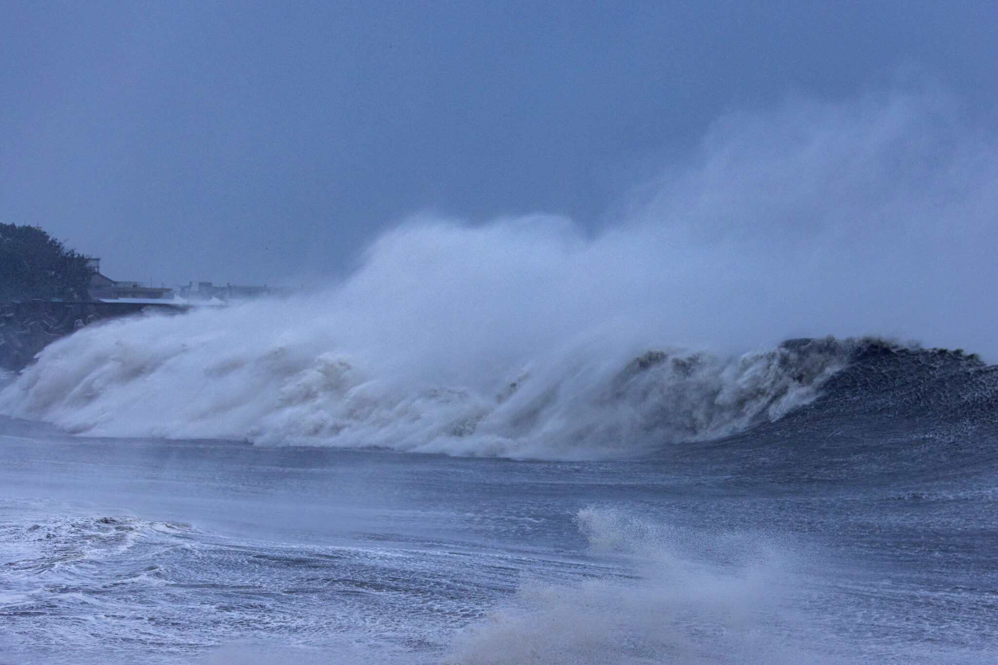 Update: Typhoon Podul Set to Strengthen Before Hitting Southern Taiwan