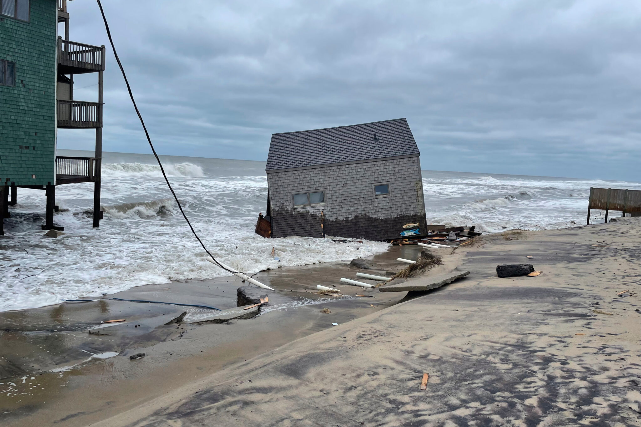 12th Home in 5 Years Collapses into Surf on North Carolina Outer Banks
