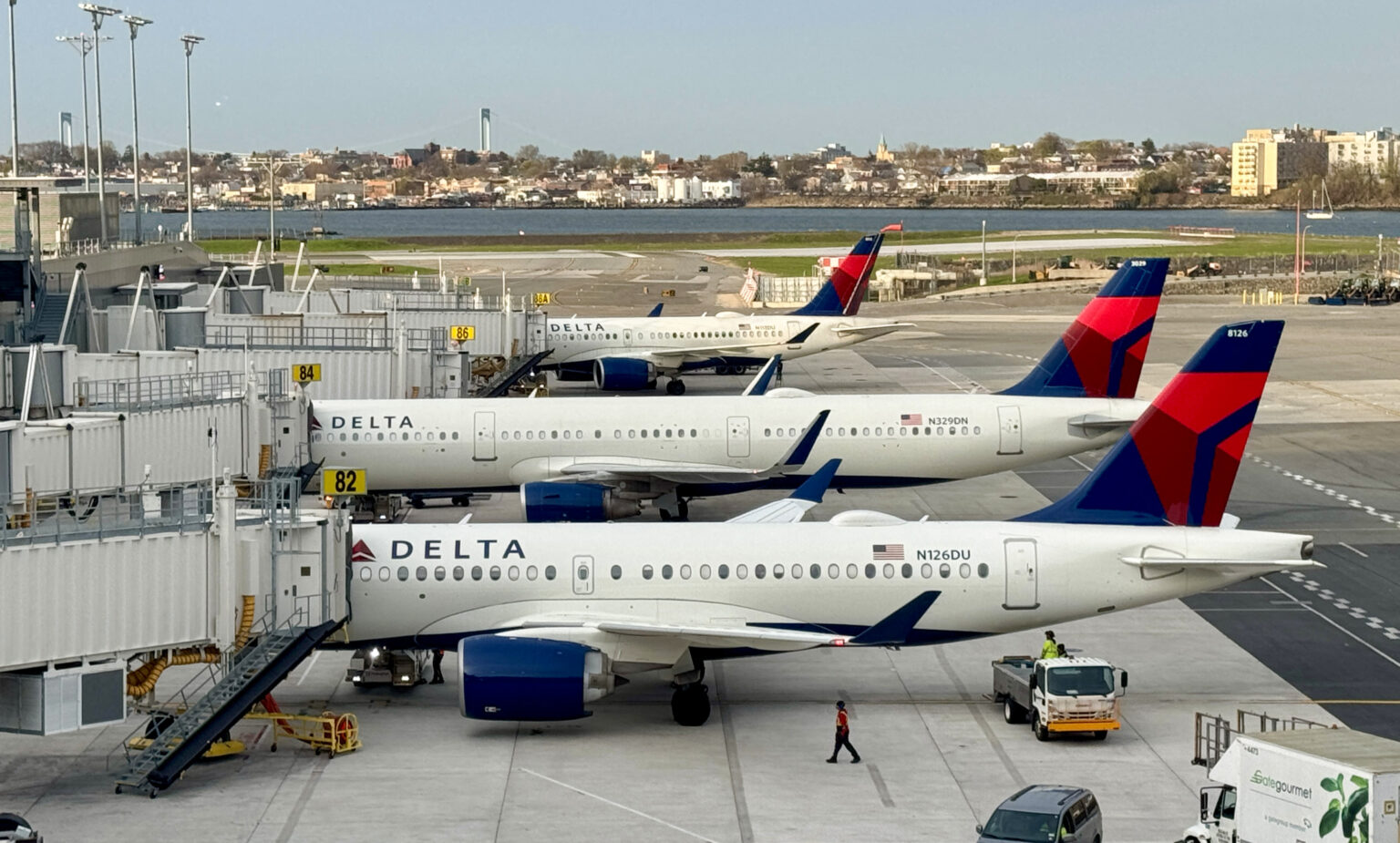 Two Delta Jets Collide While Taxiing at New York’s LaGuardia Airport
