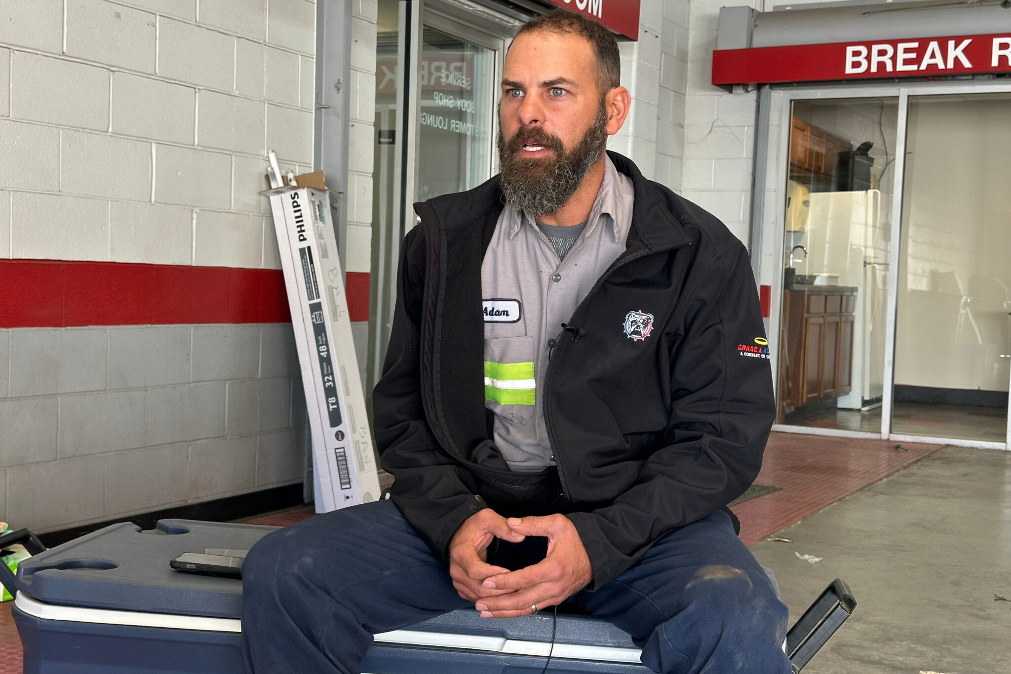 Kentucky Scrapyard Workers Describe UPS Plane Crash That Destroyed ...