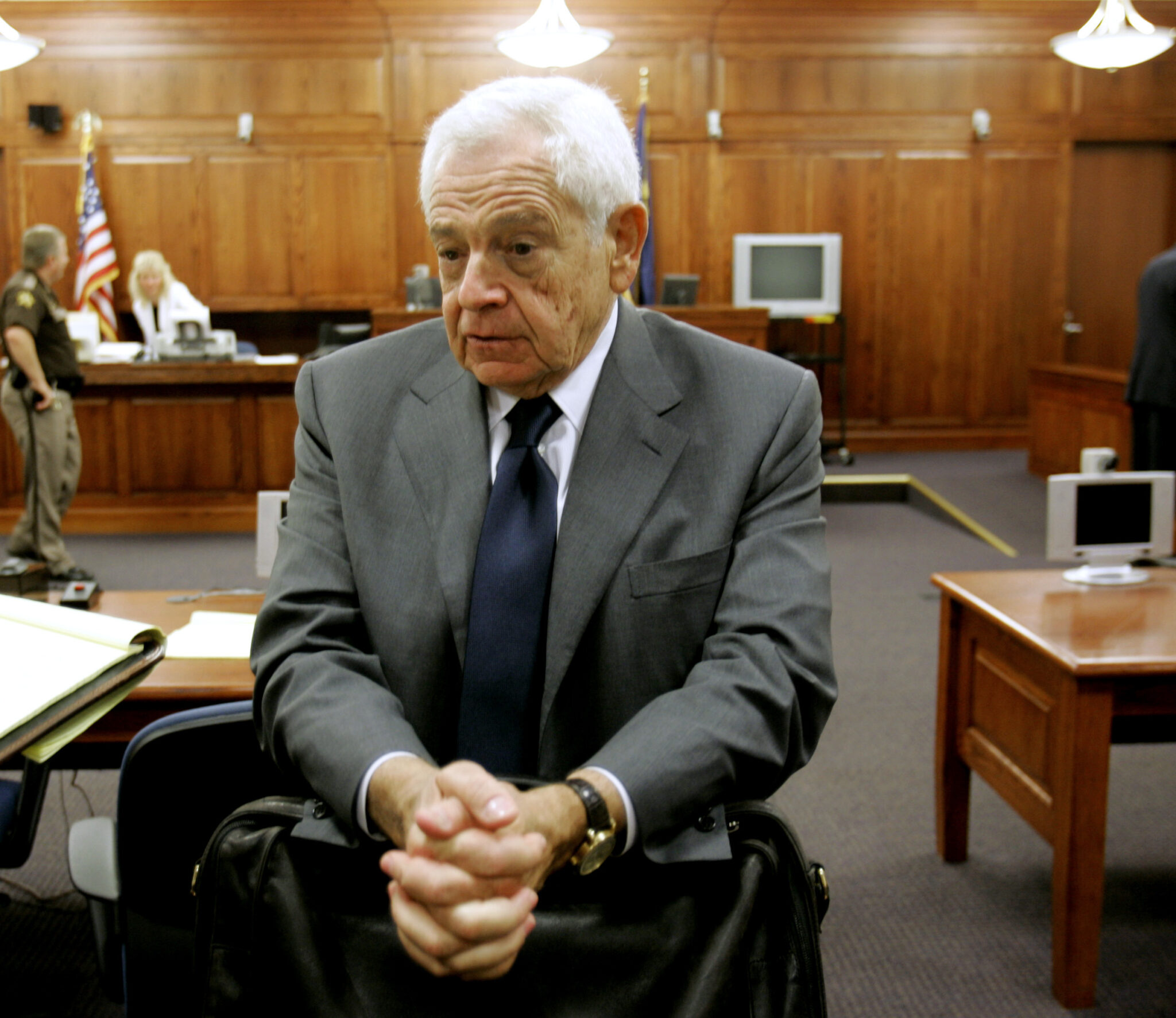 Heavyweight Class-Action Lawyer Stan Chesley Dies