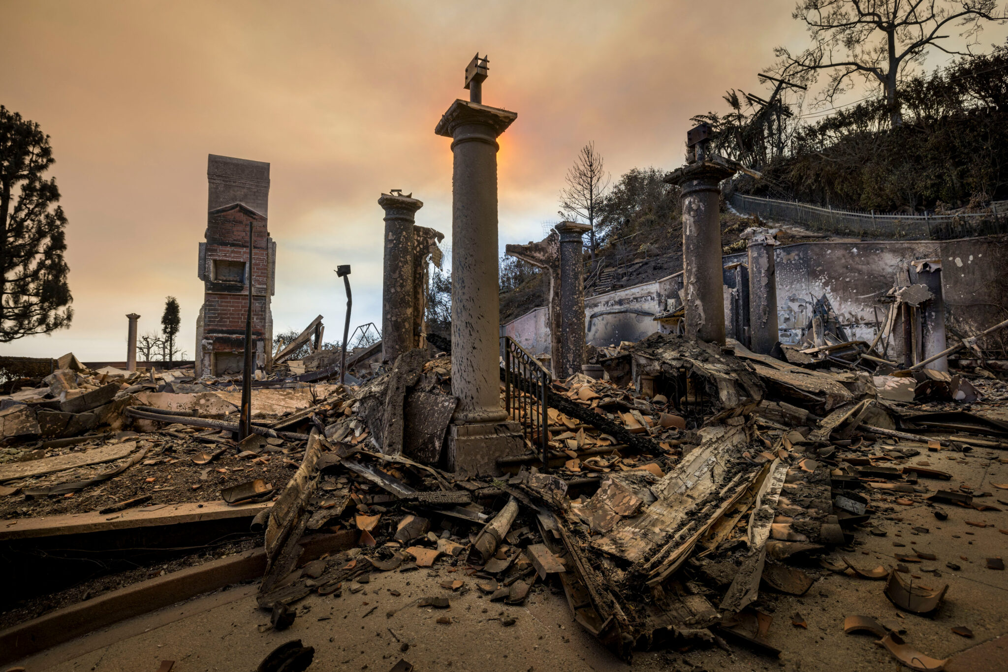Trump Orders Federal Takeover of LA Wildfire Rebuilding Efforts
